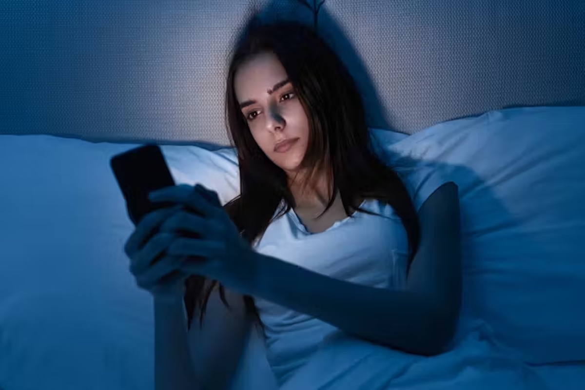 Blue Light Screen: How Your Phone is Aging Your Skin